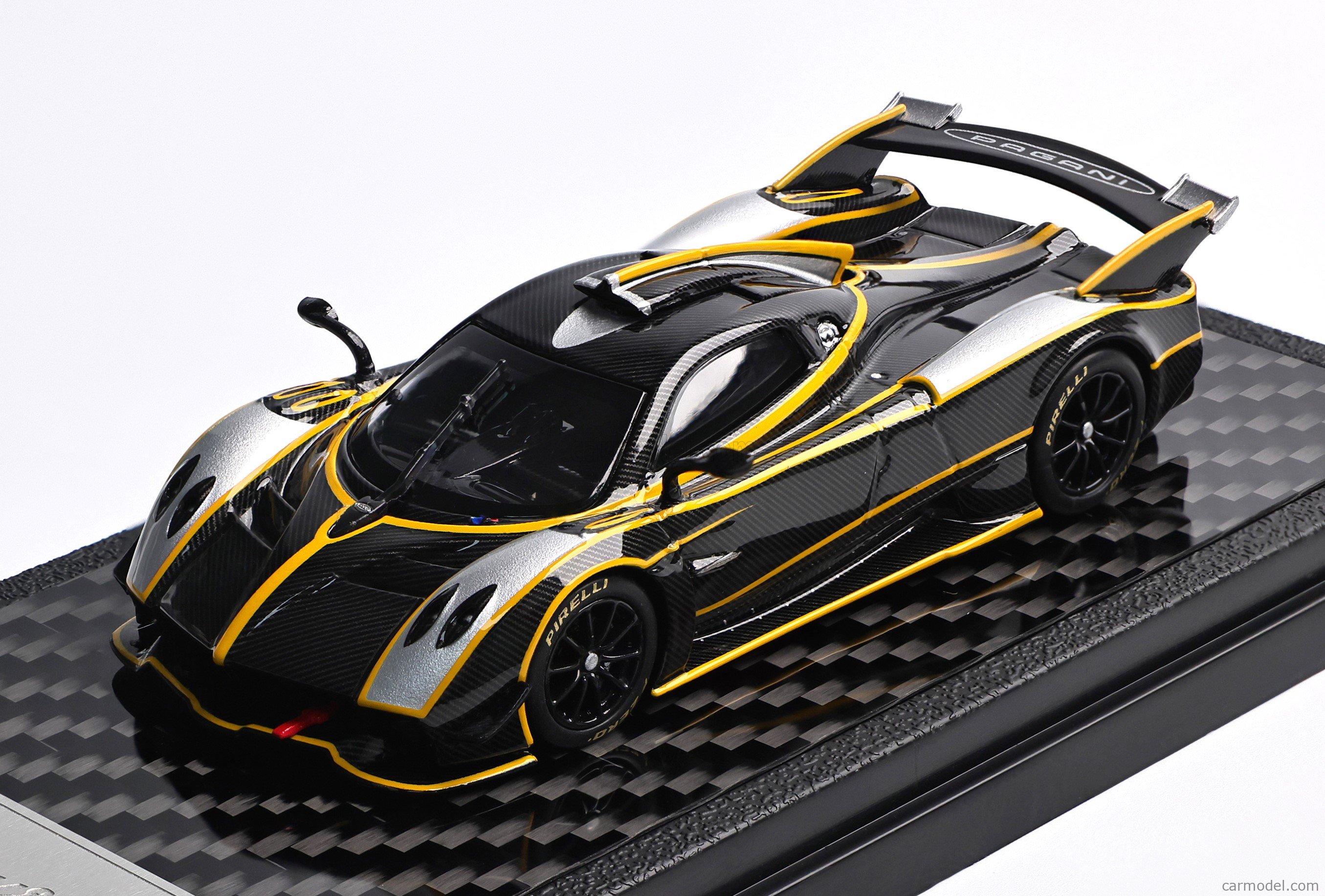 LCD-MODEL LCD64028-BS Scale 1/64 | PAGANI HUAYRA R 2017 CARBON SILVER