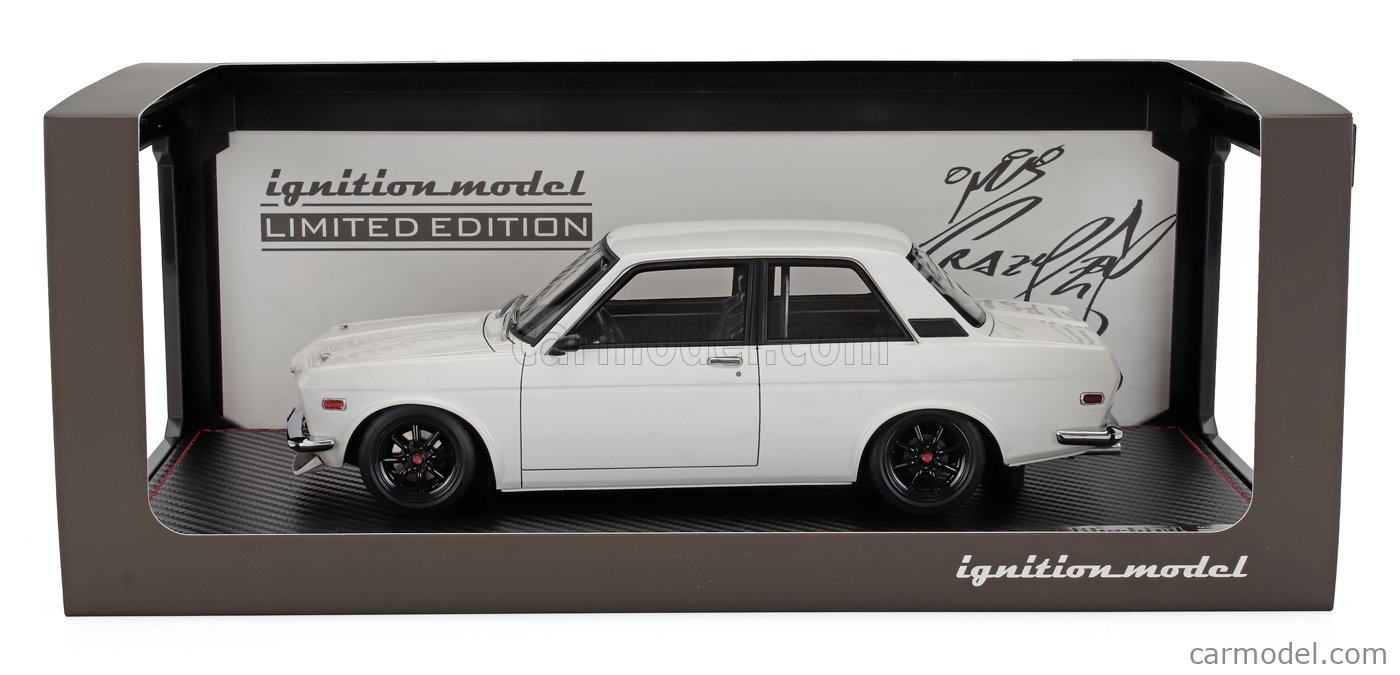 IGNITION-MODEL IG3303 Escala 1/18 | DATSUN 510 BLUEBIRD 1972 WITH Mr. YOKOYAMA FIGURE WHITE