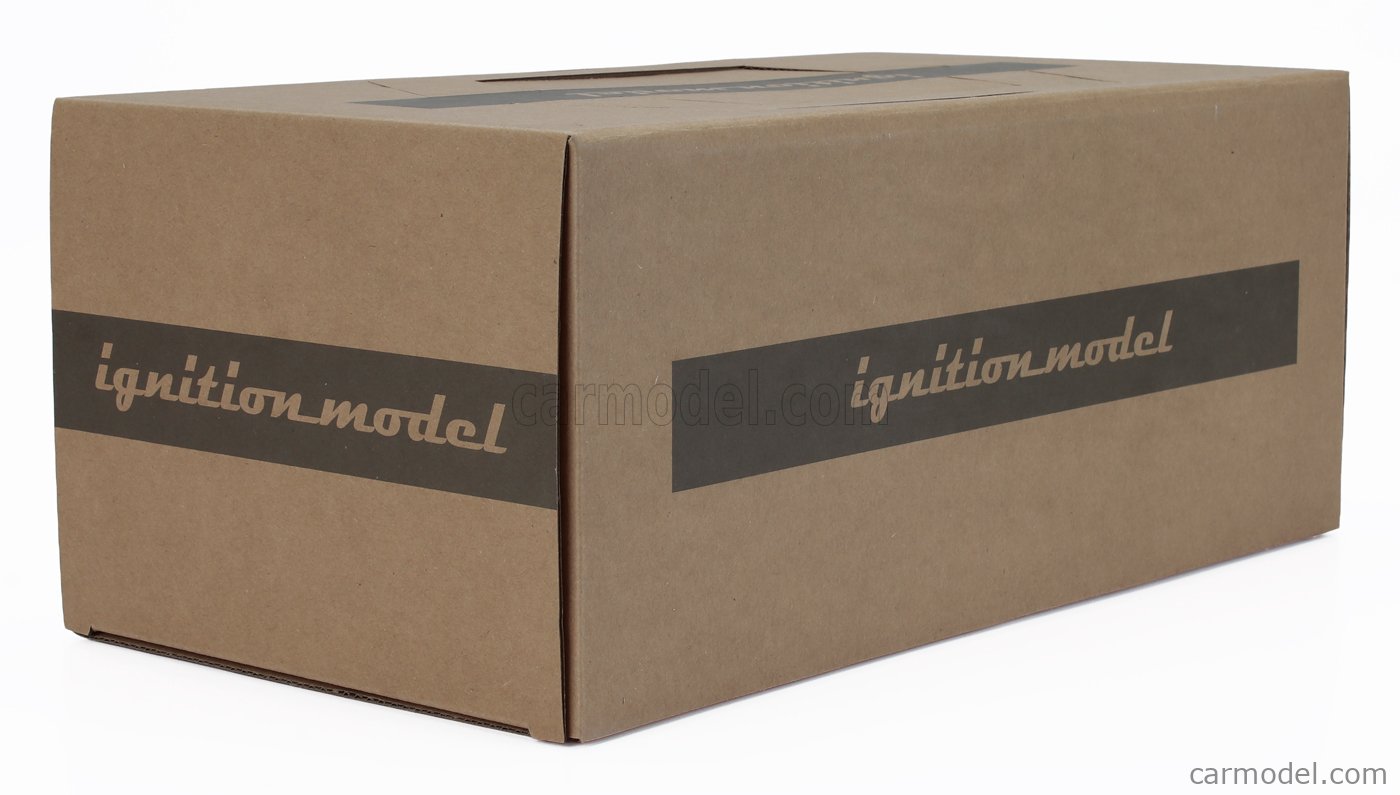 IGNITION-MODEL IG3303 Escala 1/18 | DATSUN 510 BLUEBIRD 1972 WITH Mr. YOKOYAMA FIGURE WHITE