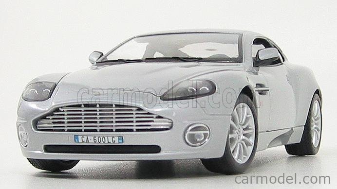 BURAGO BB34063 Scale 1/18 | ASTON MARTIN VANQUISH V12 SILVER