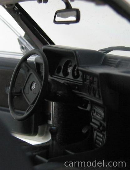 AUTOART 75112 Scale 1/18 | BMW 3-SERIES 323i E21 1977 SILVER