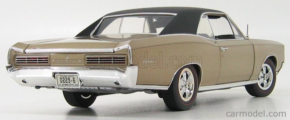 HIGHWAY61 50779 Scale 1/18 | PONTIAC GTO COUPE 1966 BEIGE MET BLACK