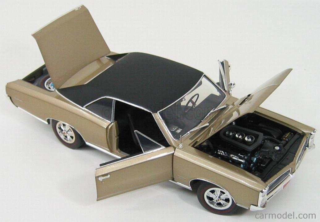 HIGHWAY61 50779 Scale 1/18 | PONTIAC GTO COUPE 1966 BEIGE MET BLACK
