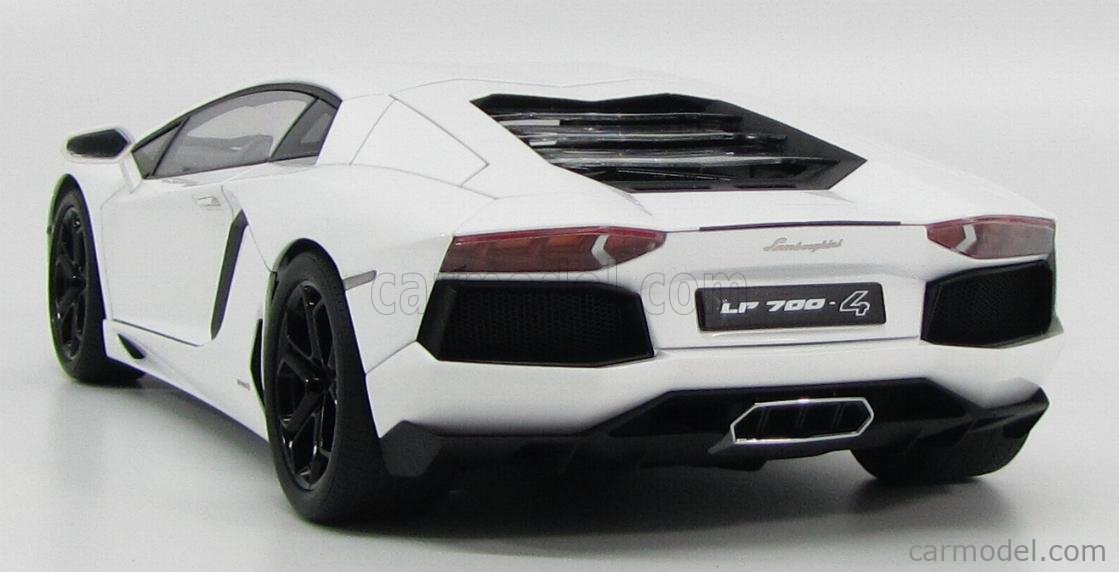AUTOART 74663 Scale 1/18 | LAMBORGHINI AVENTADOR LP700-4 2011 WHITE