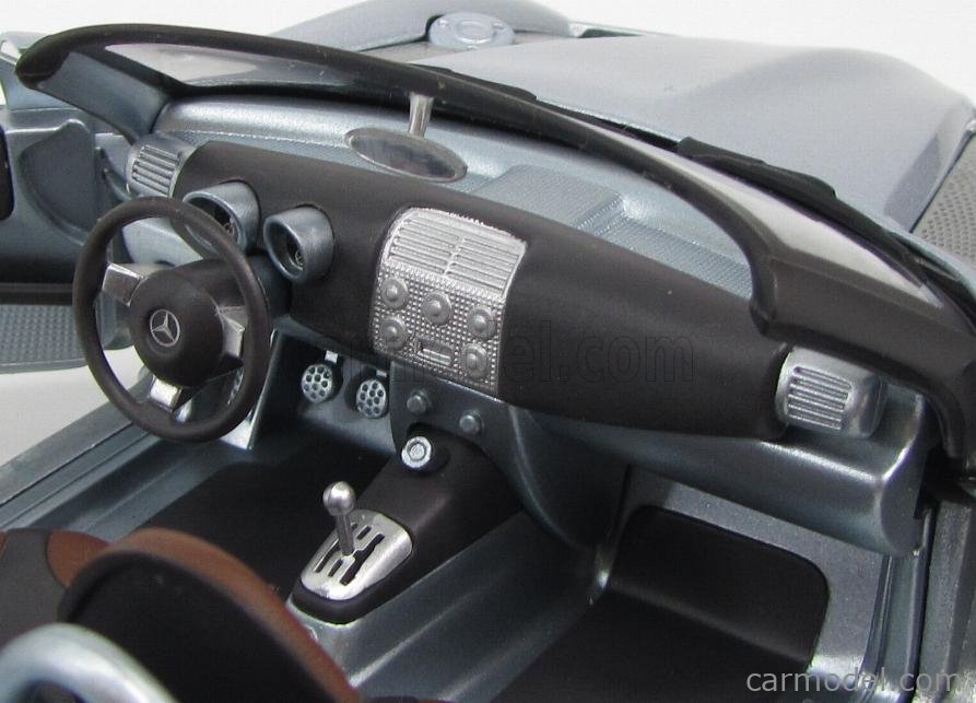 GATE B66962113 Escala 1/18 | MERCEDES BENZ SLA VISION ROADSTER 2000 SILVER