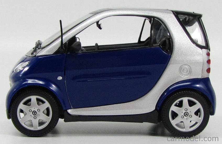 MAISTO 31852BL Scale 1/18 | SMART FORTWO COUPE 2007 BLUE SILVER