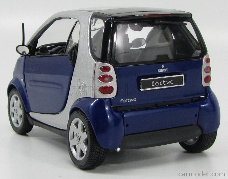 MAISTO 31852BL Scale 1/18 | SMART FORTWO COUPE 2007 BLUE SILVER