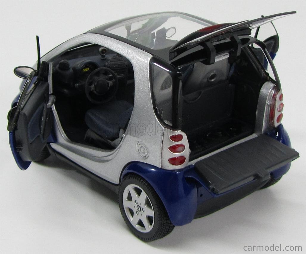 MAISTO 31852BL Scale 1/18 | SMART FORTWO COUPE 2007 BLUE SILVER