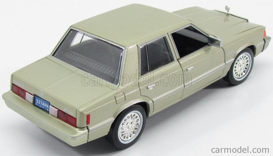 MOTOR-MAX 73335CH Masstab: 1/24 | DODGE ARIES K 1982 CHAMPAGNE MET