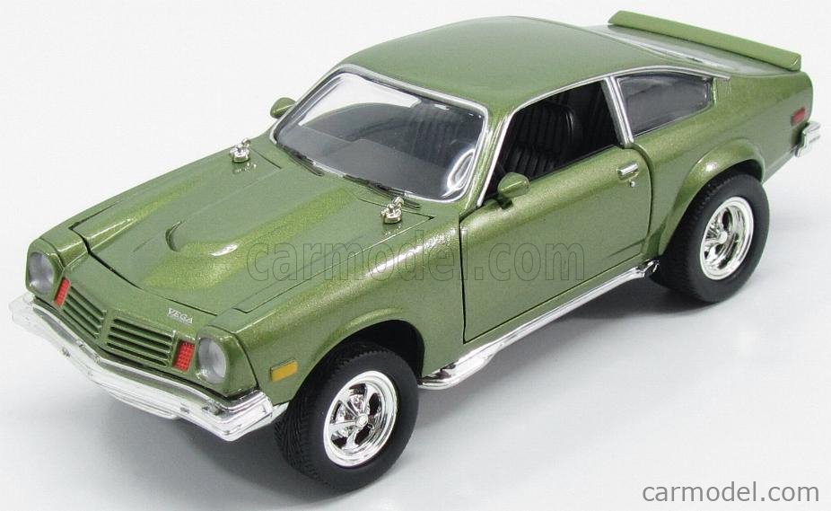 MOTOR-MAX 73311GR Scale 1/24 | CHEVROLET VEGA 2-DOOR COUPE 1974 GREEN MET