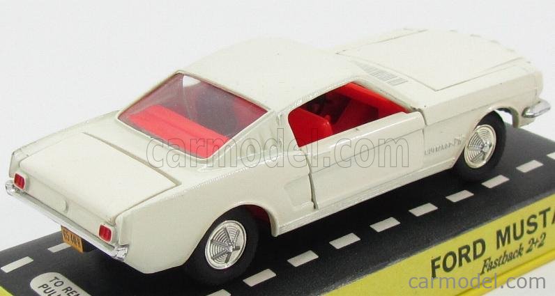 DINKY ENGLAND 161 Scale 1/43 | FORD USA MUSTANG FASTBACK 2+2 1969 WHITE